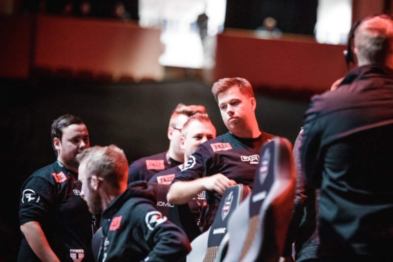Dominante, FaZe vence Natus Vincere e está na grande final do ELEAGUE ...