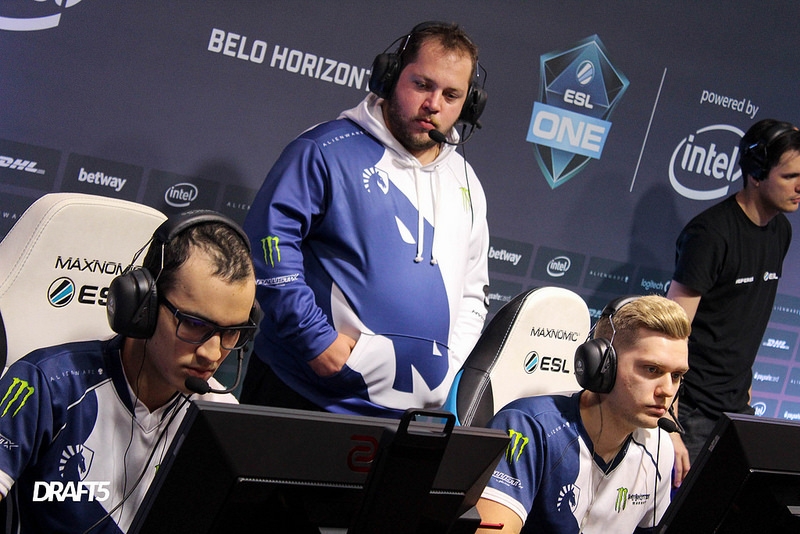 Devido A Problemas De Saúde Zews Não Estará No Eleague Premier