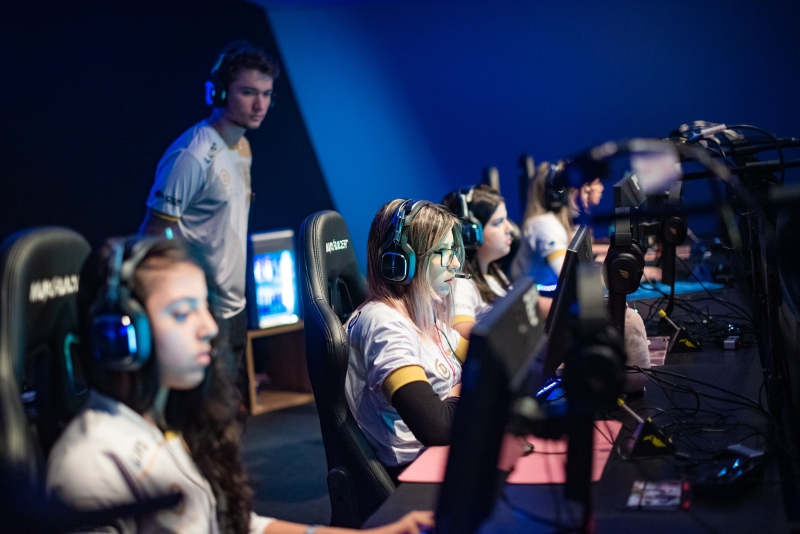 Team One e Imperial dispensam suas equipes femininas; Lady deixa a ...