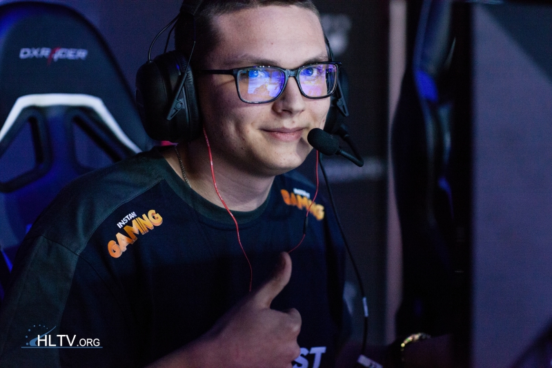 AGO define escalação titular com oskarish e sem o capitão Sidney ...