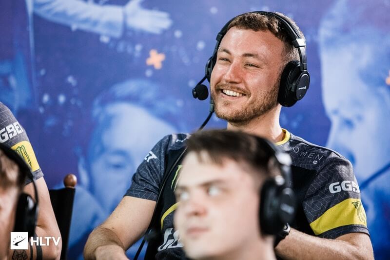 Edward sobre s1mple: "Ele vive o jogo e justifica facilmente o título ...