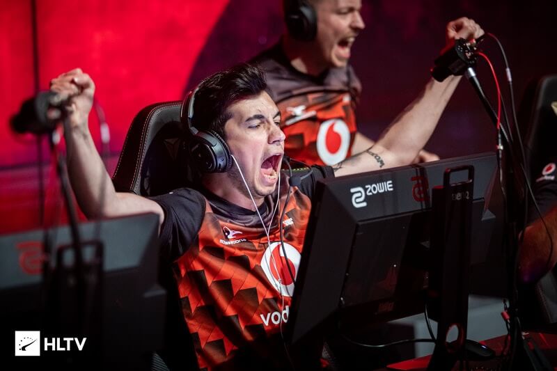 Há um mês no banco da mousesports, woxic é comprado pela Cloud9 ...