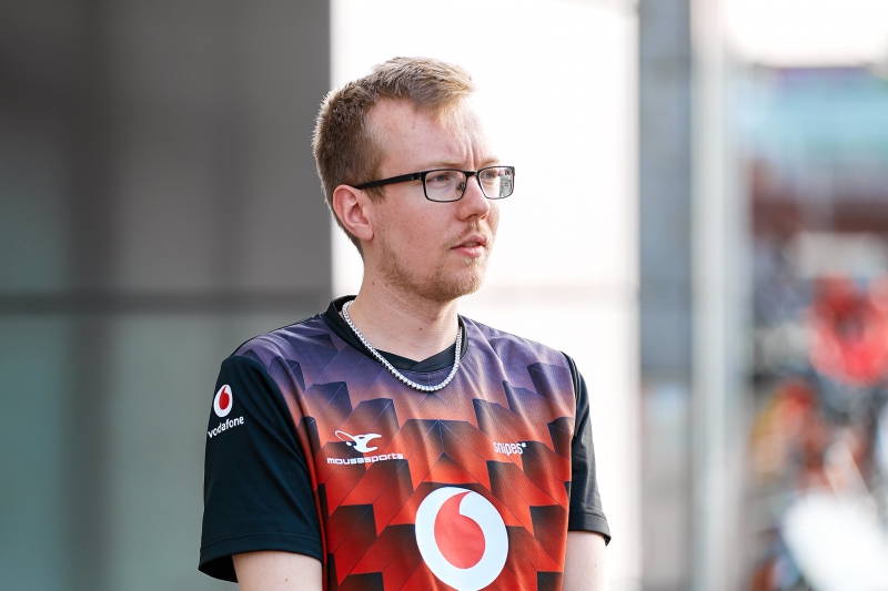 Fim de uma era: chrisJ encerra passagem de oito anos pela MOUZ | DRAFT5 ...