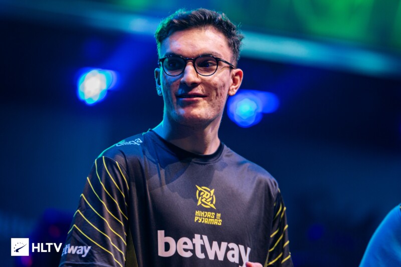 Plopski fala sobre defender a NIP e relembra primeira LAN com a equipe ...