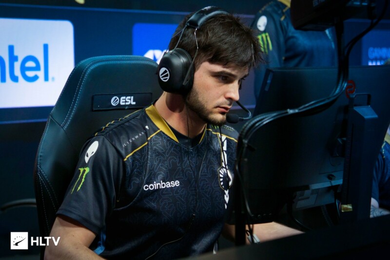 EliGE se rende e rasga elogios à shox: "Tem sido incrível até agora ...