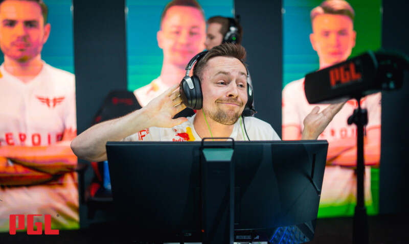 Heroic apresenta camisa verde e amarela para o Major do Rio | DRAFT5 ...