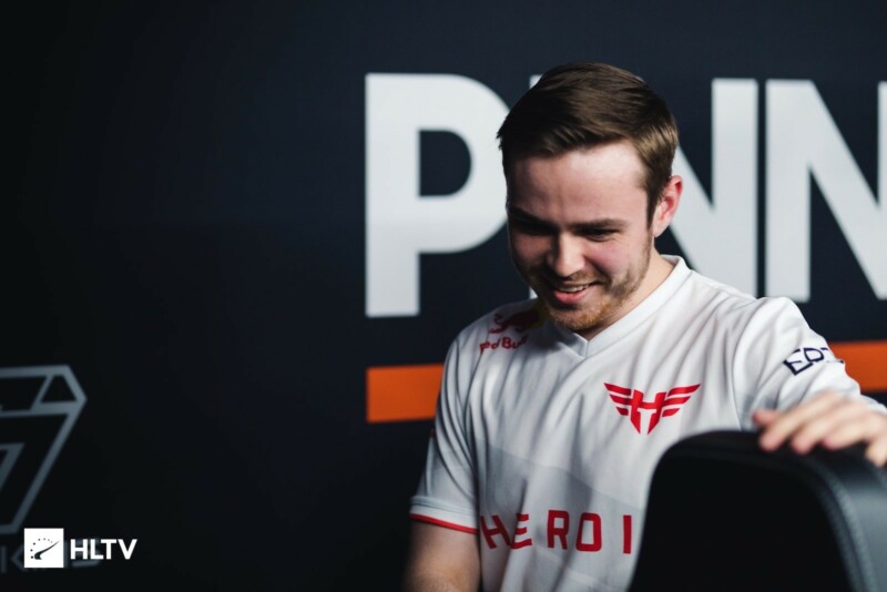 sjuush celebra primeira vitória em LAN da Heroic: "Quebramos a maldição ...