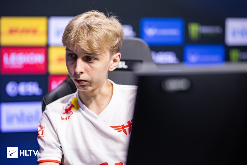 jabbi tenta celebrar com admin da ESL, leva vácuo e arranca risos de ...