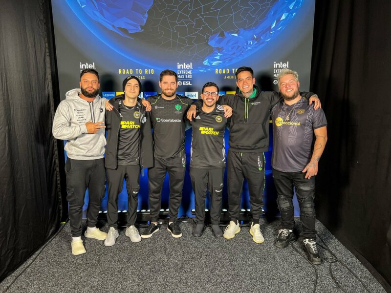 Lendário ex-SK tira foto junto e recebe carinho da comunidade | DRAFT5 ...