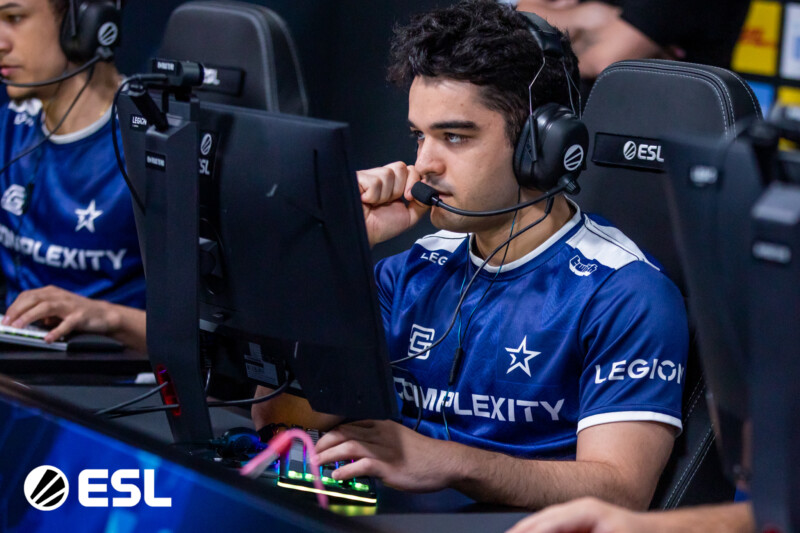 Veja como JT utiliza uma smoke alternativa para o sapão da Overpass ...