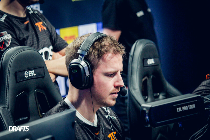 Torcida finlandesa canta os parabéns para roeJ após título da Elisa Masters Espoo 2022 | DRAFT5 ...