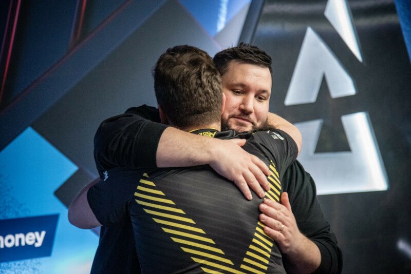"ZywOo tem um limite de habilidade maior que s1mple, mas precisa ganhar ...