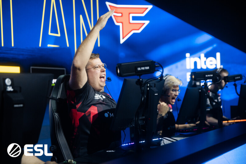 "No palco, é uma FaZe Clan diferente": karrigan comenta ida às ...