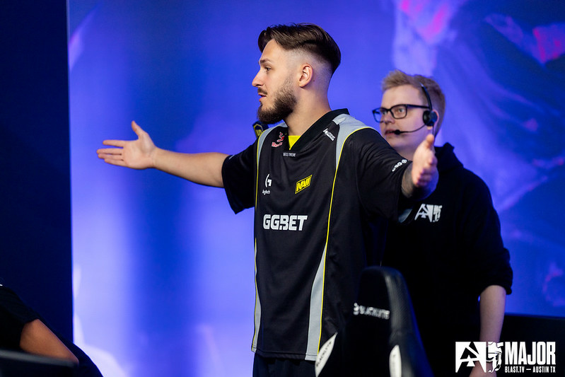 NAVI move jL ao banco e promove makazze ao time principal | DRAFT5 ...