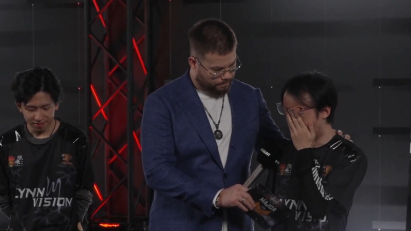Sensação do Major de Austin, EmiliaQAQ vai às lágrimas após eliminação ...
